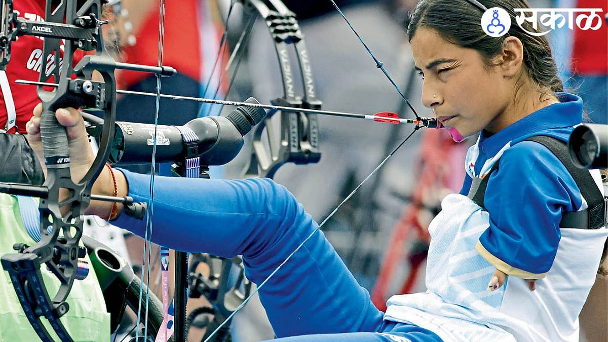 Paralympics 2024 Sheetal Devi does archery with her feet inspiration| अभिमान आहे तुझा..!